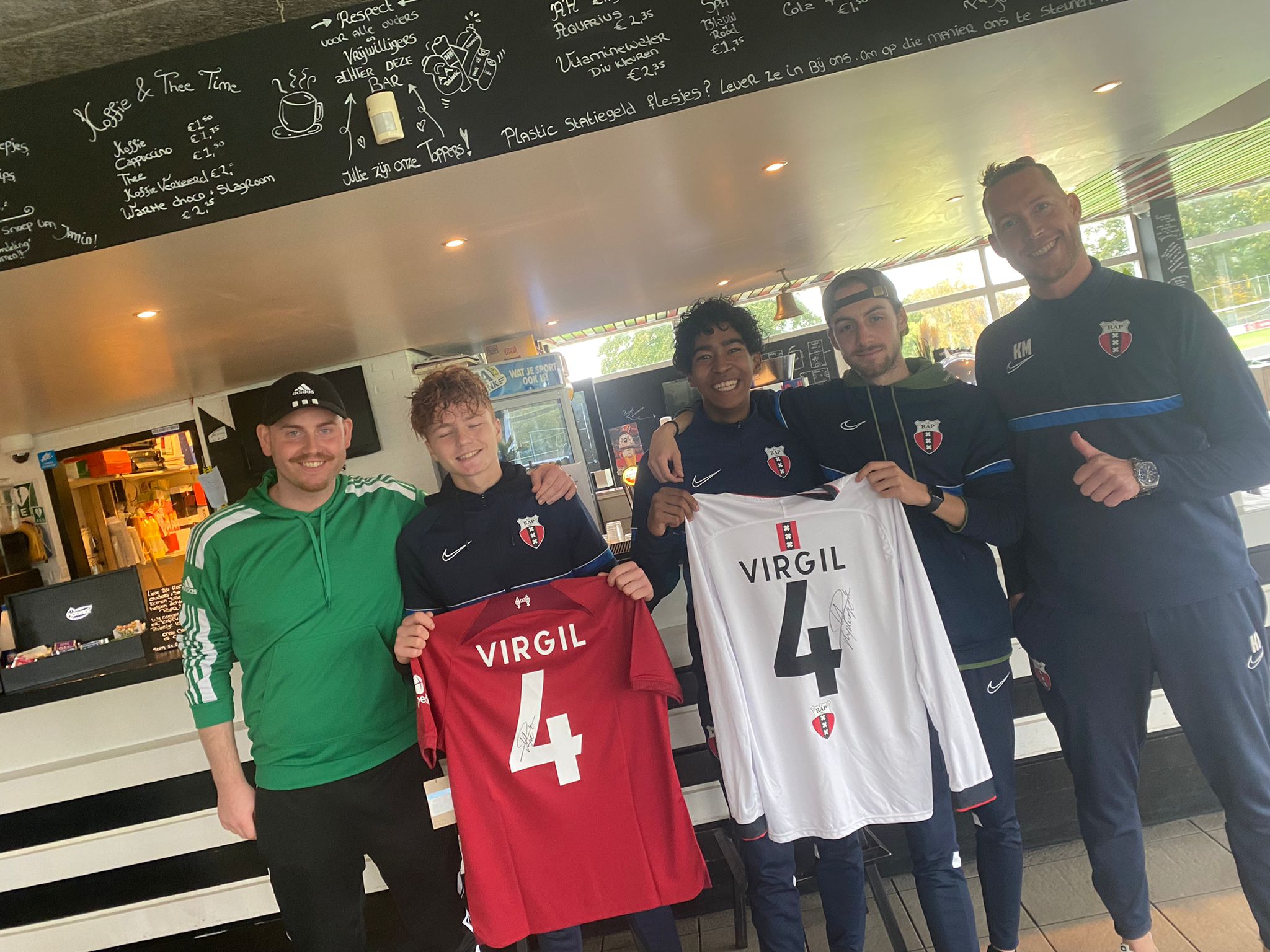 Liverpool op heilig gras van SV RAP - SV RAP